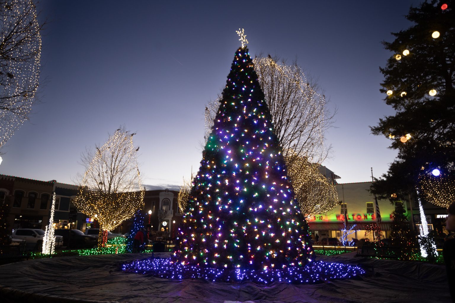 The 17 Best Neighborhoods To See Christmas Lights In Northwest Arkansas